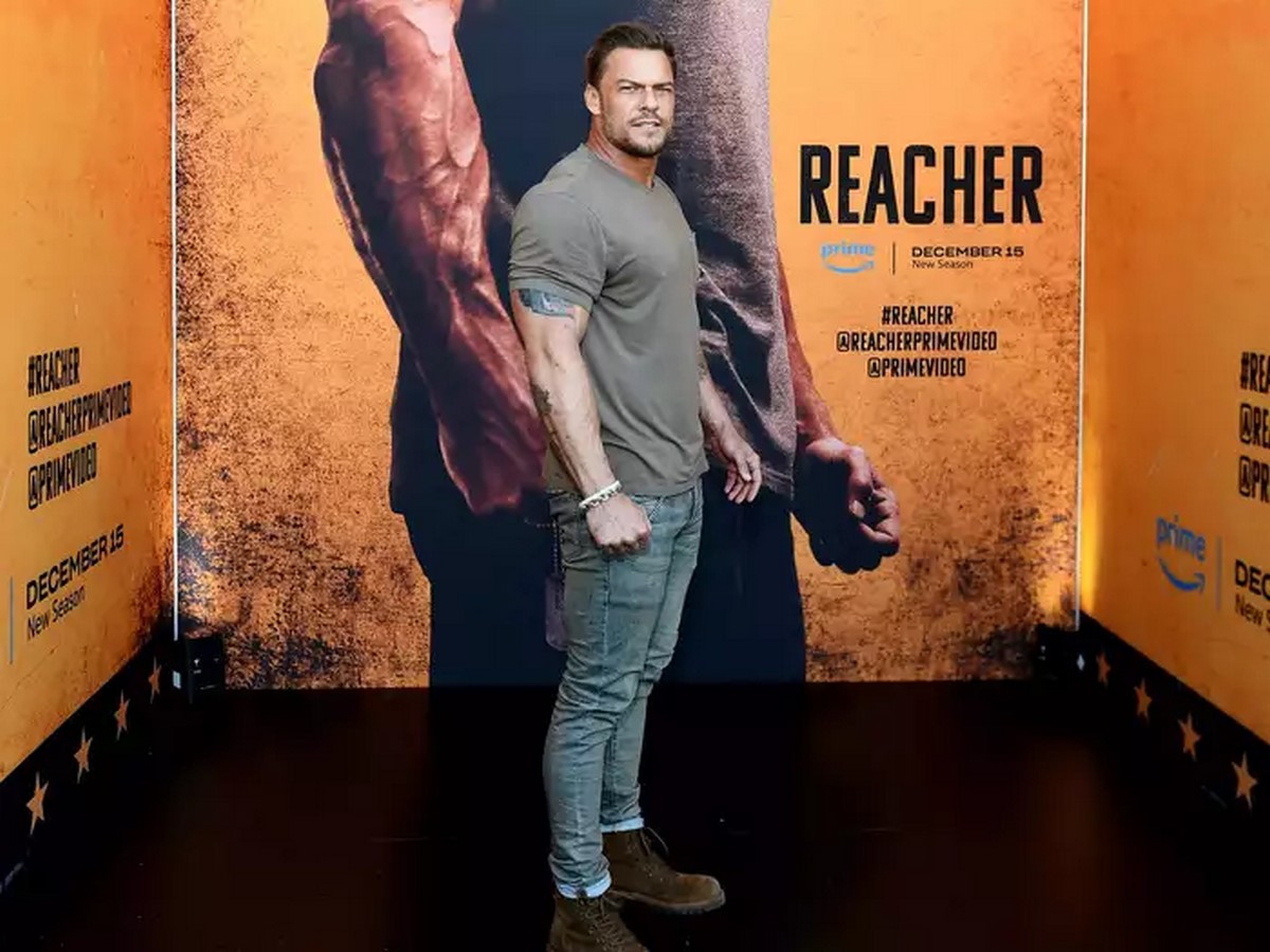 Alan Ritchson The Man-Mountain Star of Amazon's 'Reacher' TV Series ...